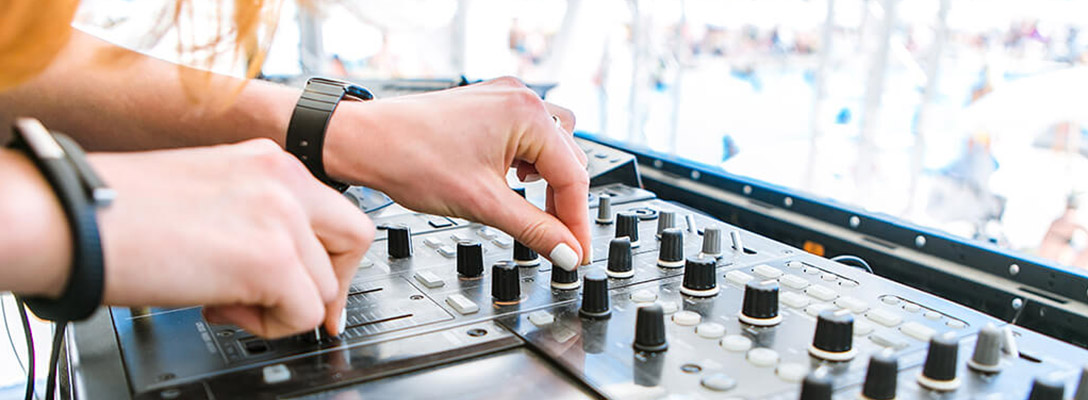 Guide to Spring Break in Vegas: Pool Party Season | The D Hotel & Casino